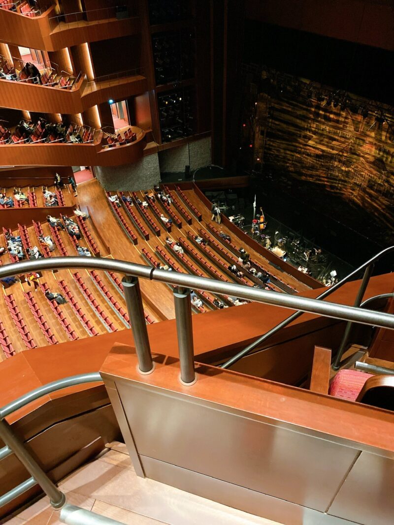 【札幌文化芸術劇場hitaru】キャパ・座席表・ステージの見え方（1階2階3階4階）